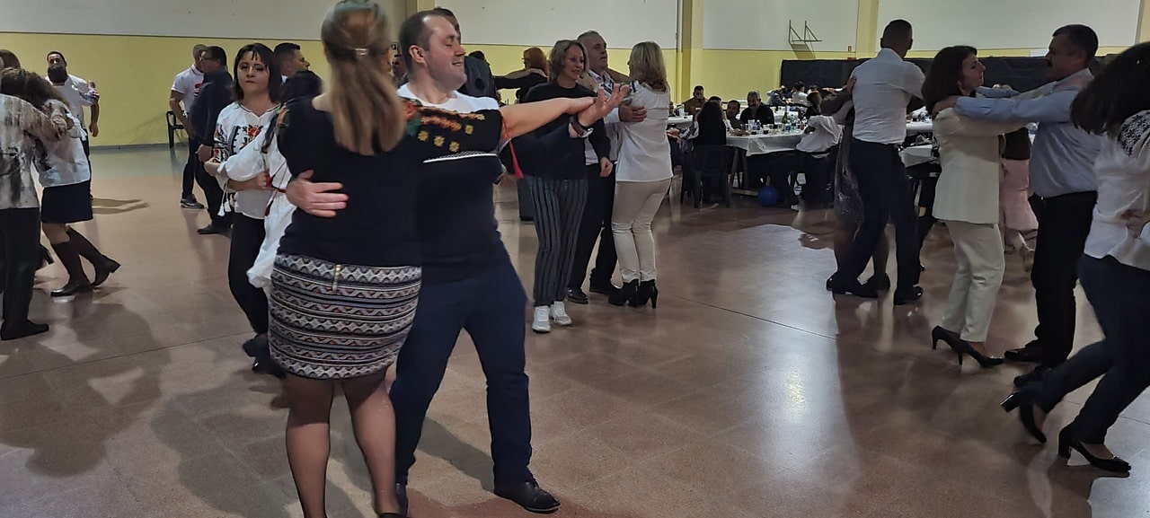 Românii din Alcanar au dansat, și au dansat, și au dansat, și au dansat ...