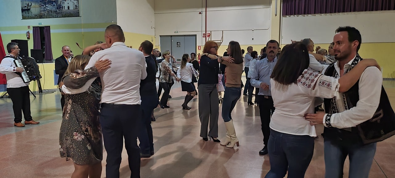 Românii din Alcanar au dansat, și au dansat, și au dansat, și au dansat ...